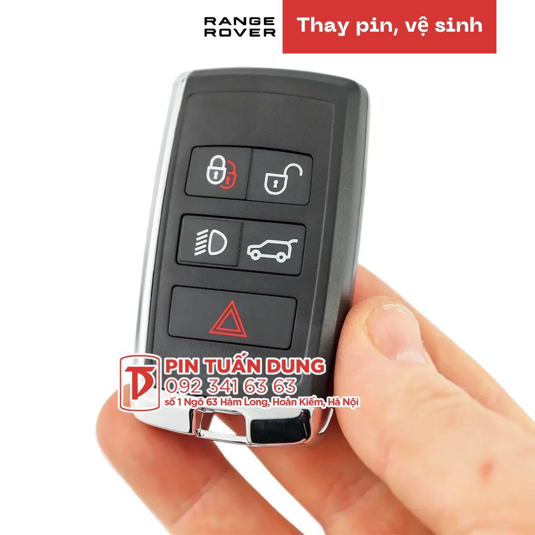 Thay pin chìa khóa xe ô tô Range Rover AOLR-CK07 | Pin Tuấn Dung